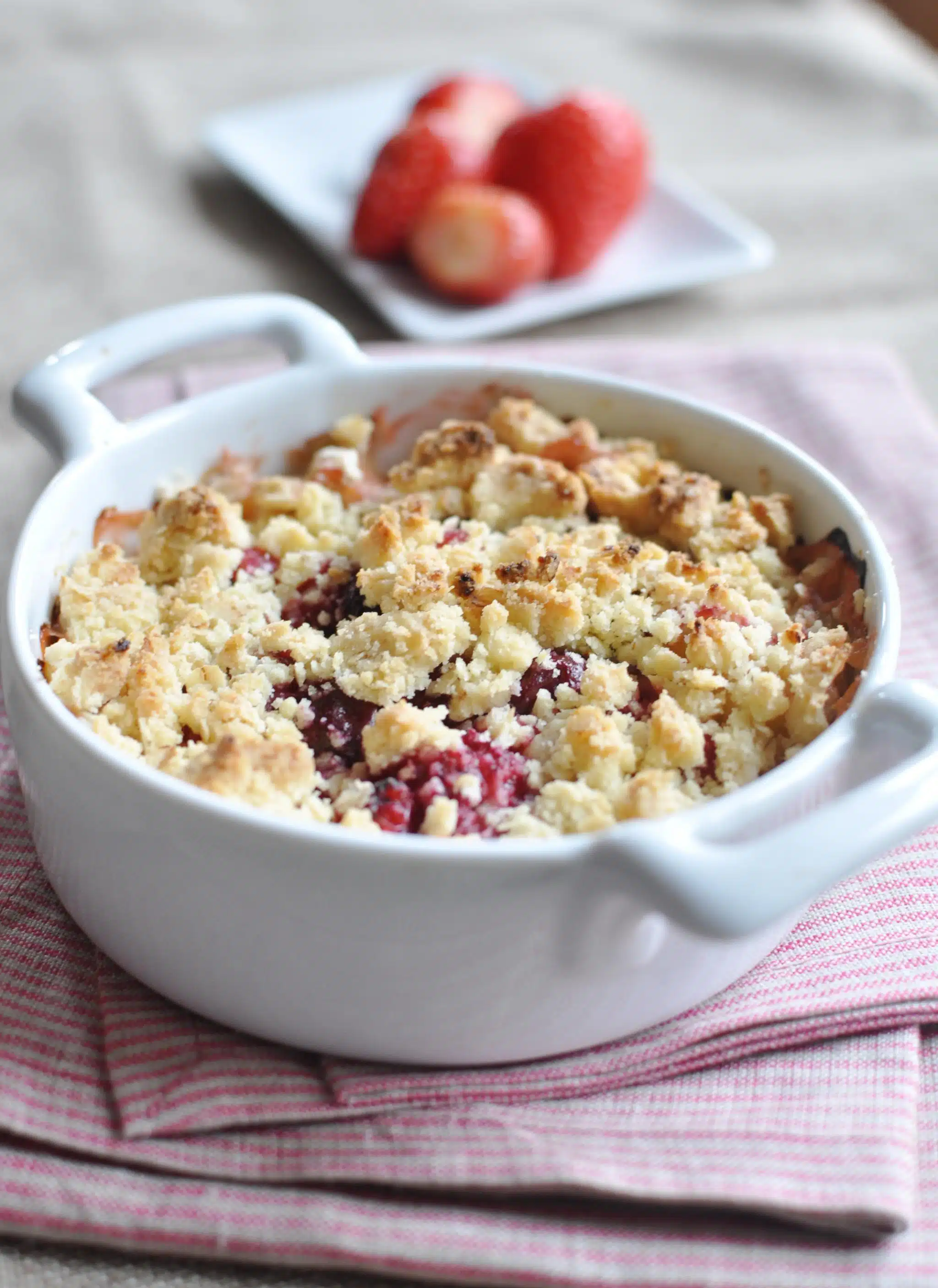 Crumble pommes-fraises healthy - Recette de nutritionniste : dessert sain